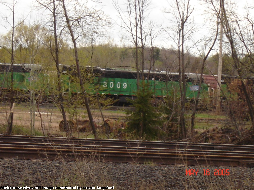 LS&I ENGINE # 3009 SITS IN THE Eagle Mills Yard
